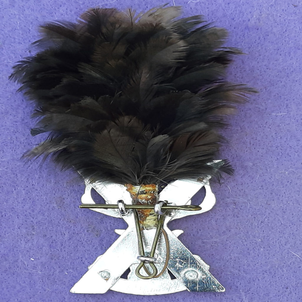 Cap Badge Plus Hackle – The Highland Brigade – Steady The Buffs Militaria